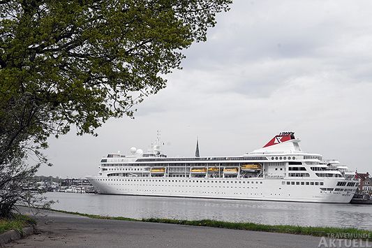 Kreuzfahrer MS Braemar eröffnet die Kreuzfahrtsaison