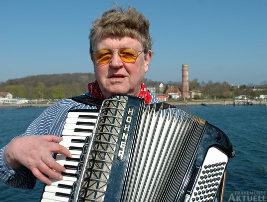 Peter Loose spielt zum Heringsfest