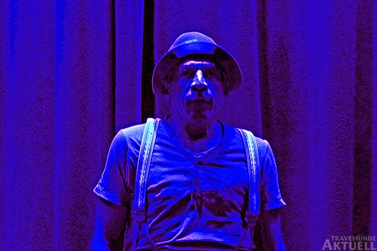 Pantomime und großartige Show eines Clowns